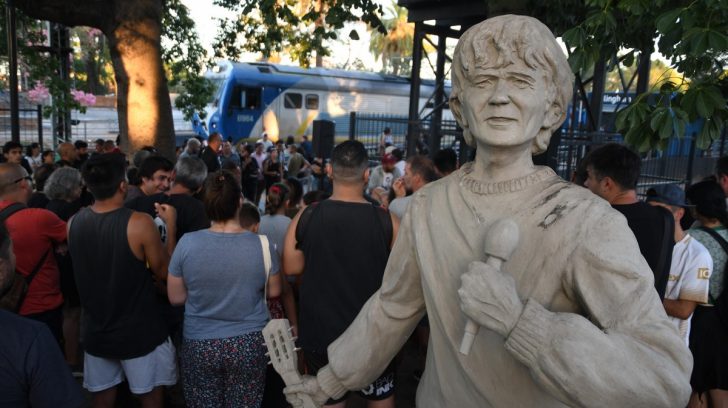 En el día de su cumpleaños, inauguraron una escultura de Sokol en su Hurlingham natal | Diario ...