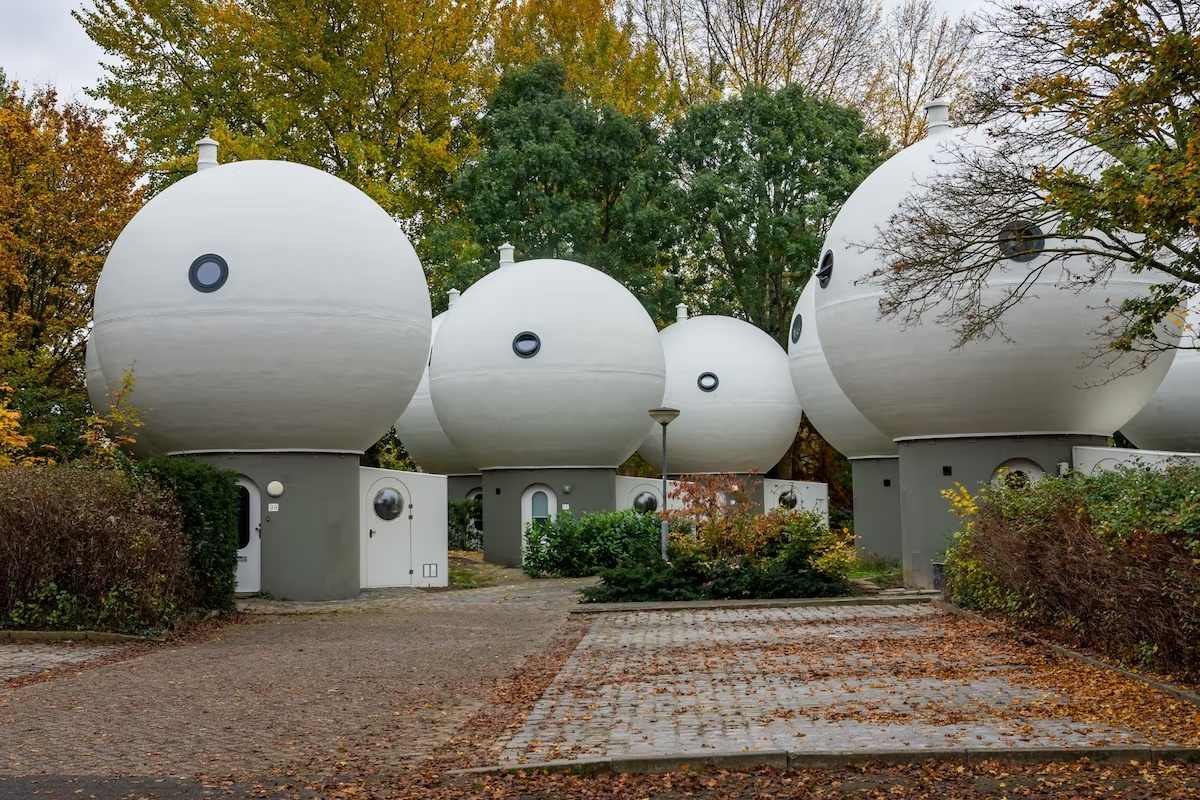 Para solteros: el barrio con el diseño más extravagante donde 50 casas ...