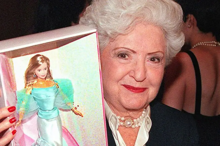Quién fue Ruth Handler la pionera empresaria que creó la muñeca Barbie ...